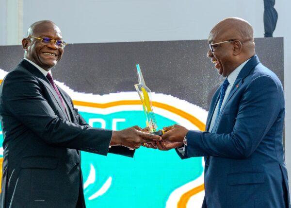 Distinction : Idriss Diallo dédie son trophée « d’Homme de l’Année » au ...